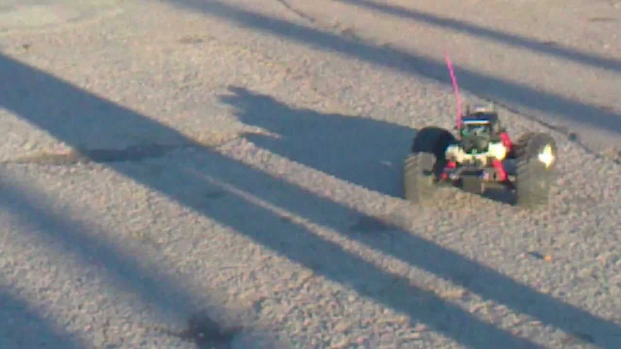 kyosho GIGA CRUSHER DF dual engines maj 2011 - YouTube