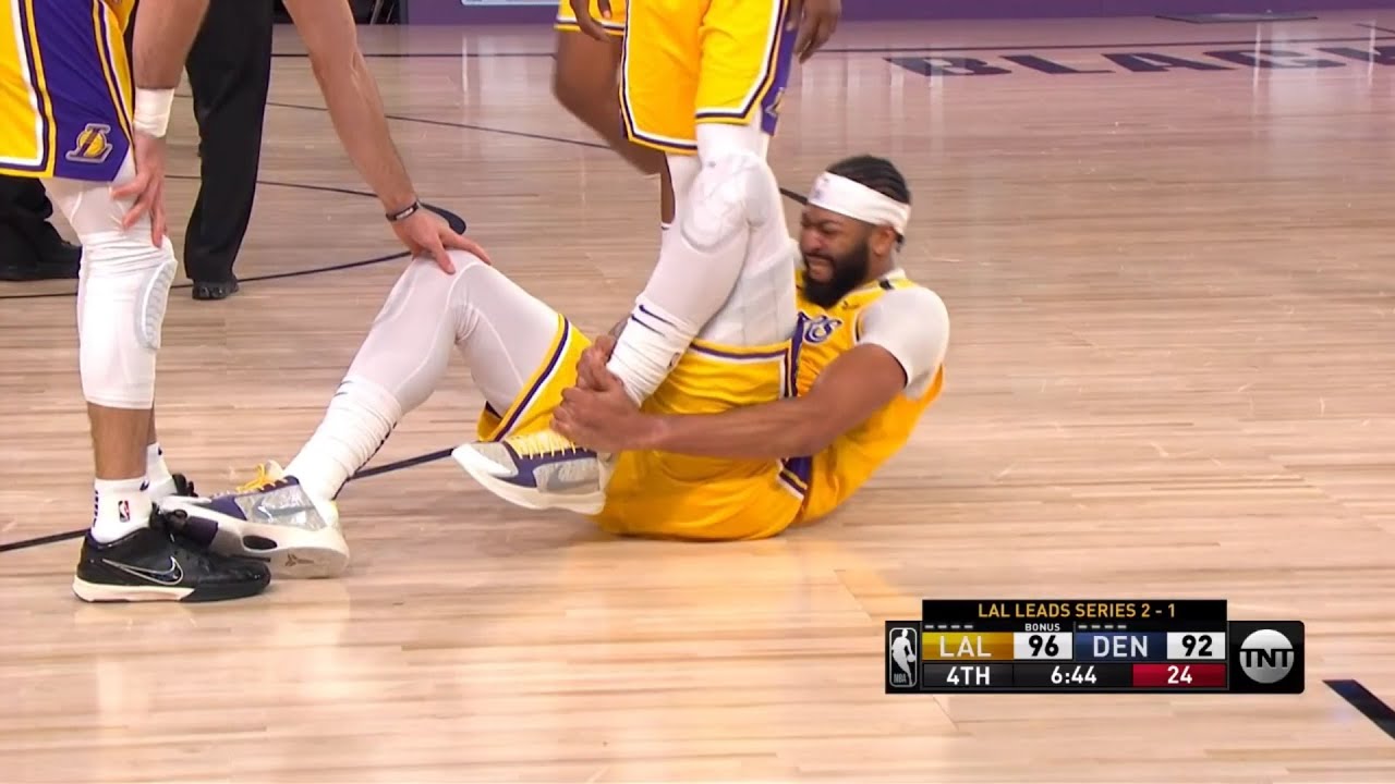 Anthony Davis lands awkwardly and rolls his ankle | Game 4 | Lakers vs ...