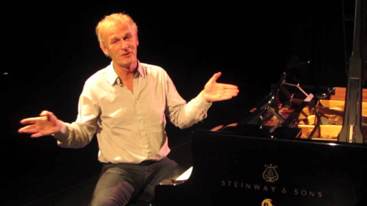 Cor Bakker in het Park Schouwburg - YouTube