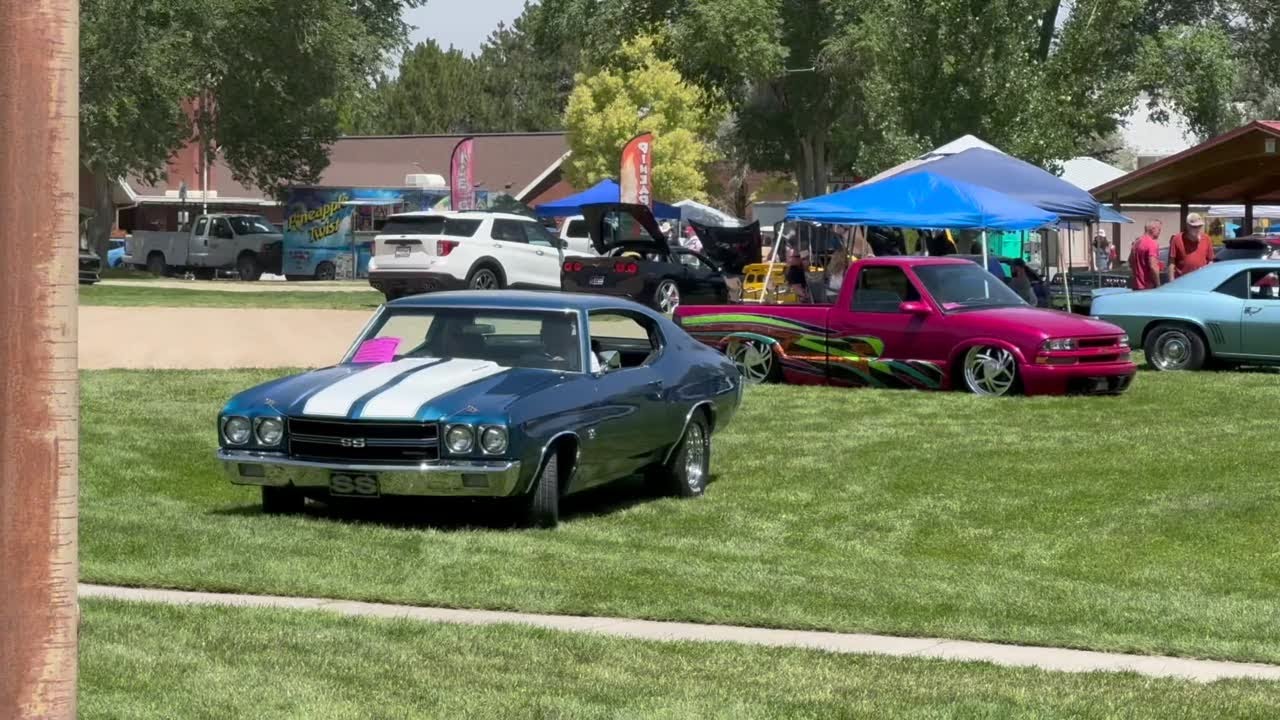 Wells Fun Run classic car show - YouTube