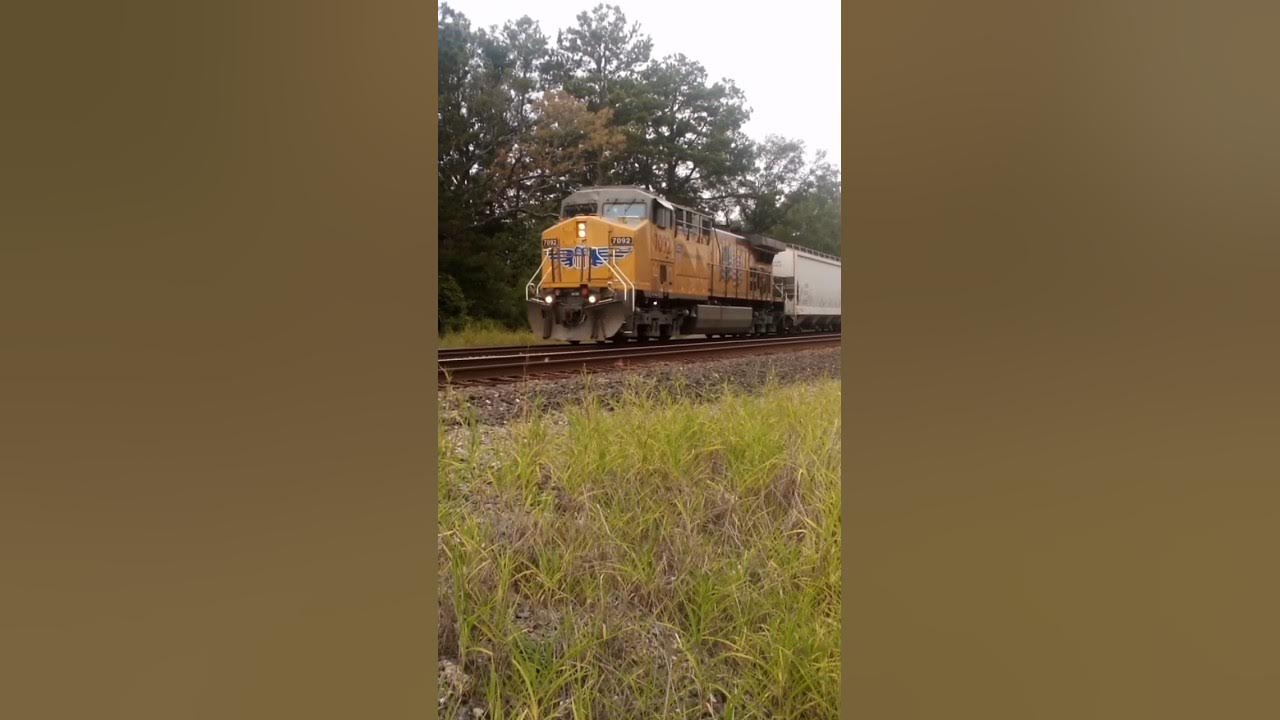 UP #7092 leads a happy EB UP manifest out of Lake Charles, Louisiana!!! - YouTube