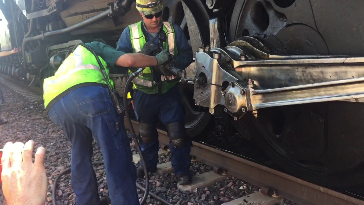 Lubing Big Boy 4014’s Rods - YouTube