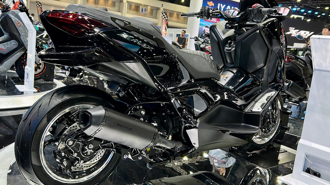 Yamaha XMax Connected Super Black Cuztomized Concept - YouTube