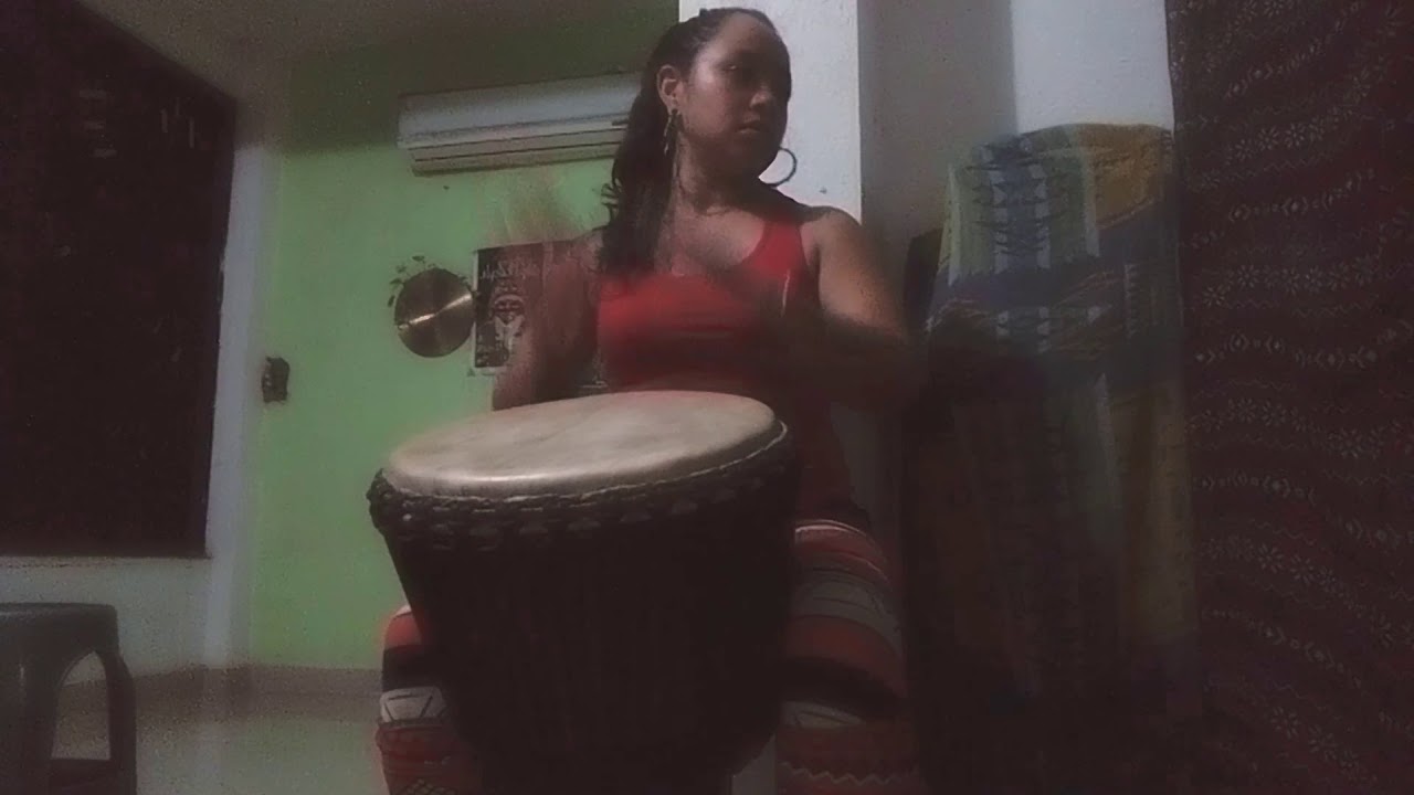 Mi primer solo de djembe en la cámara. My first "djembekan" recorded ...