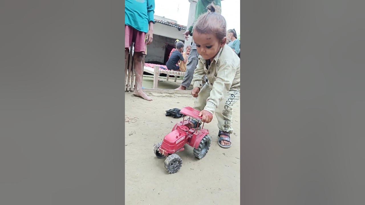 ok mamu bacha tractor kis tarah se chala raha hai #youtubeshorts # ...