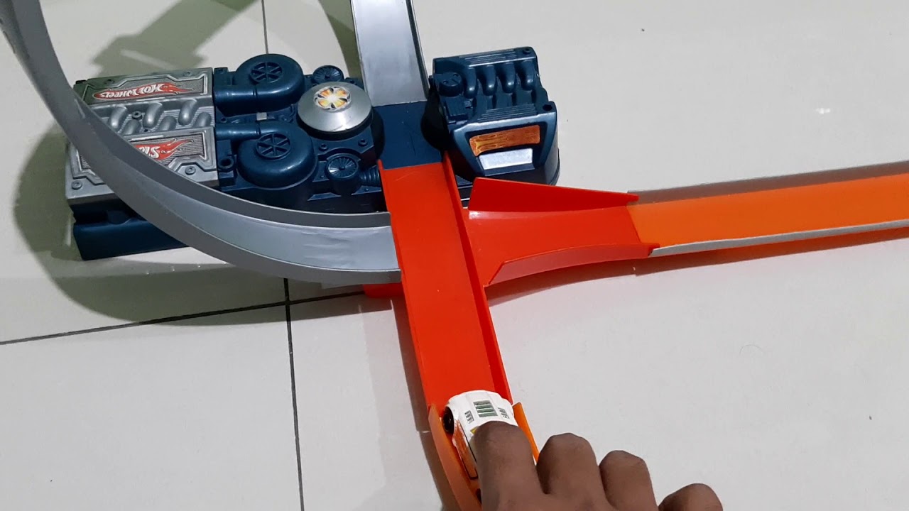 Hot Wheels Starter Track Set Motorized - YouTube