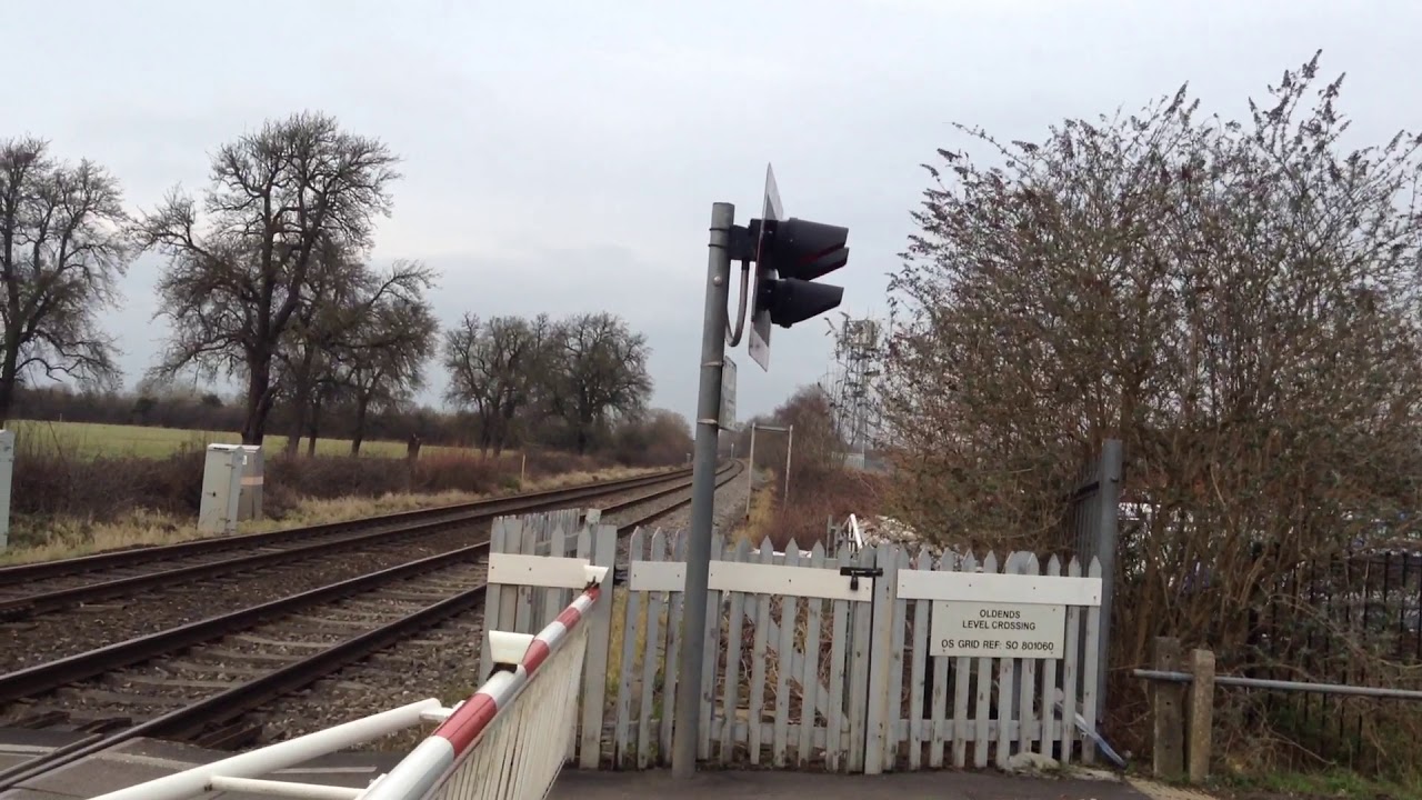 Oldends Level Crossing (Gloucs) 13/01/2018 - YouTube