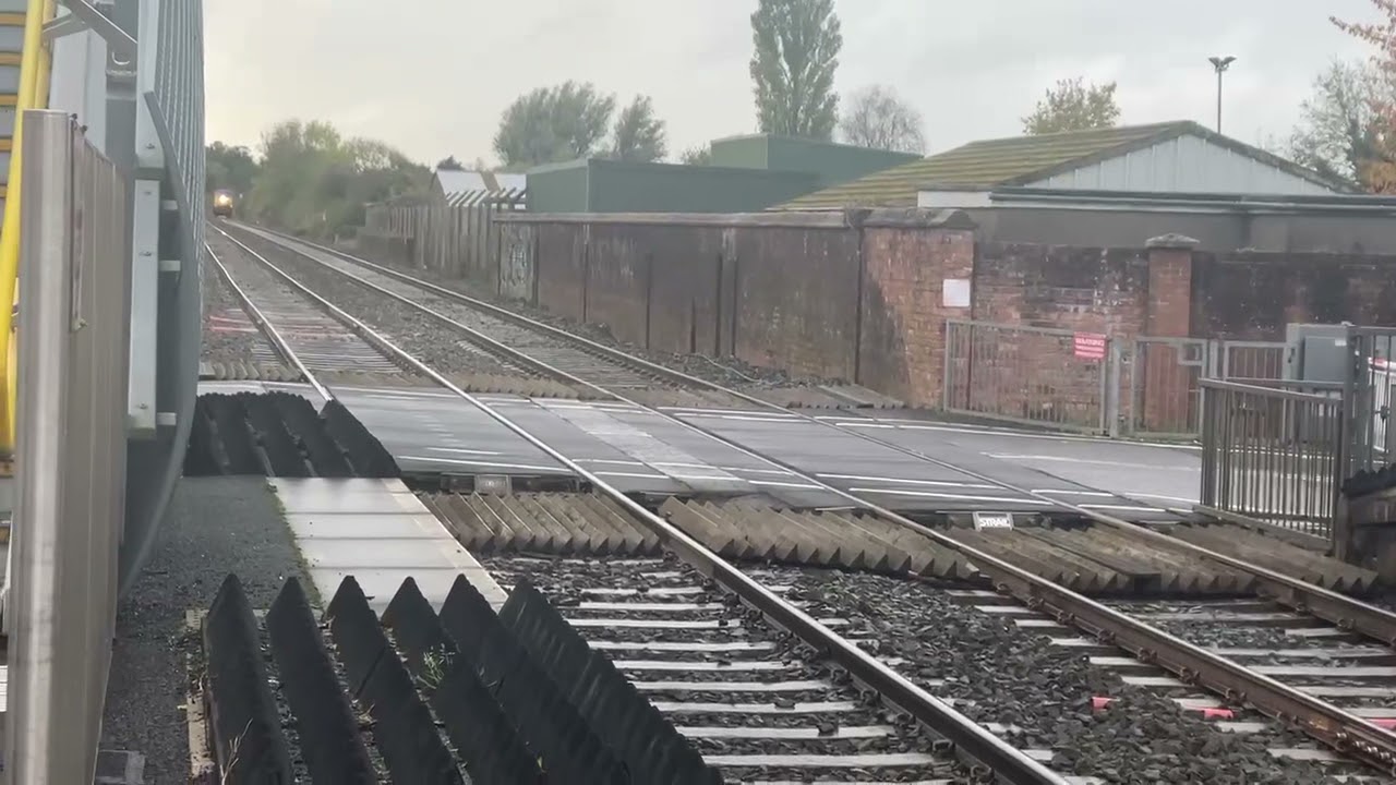 NIR 111 Class Loco 112 (8112) on light engine at Moira Train Station ...