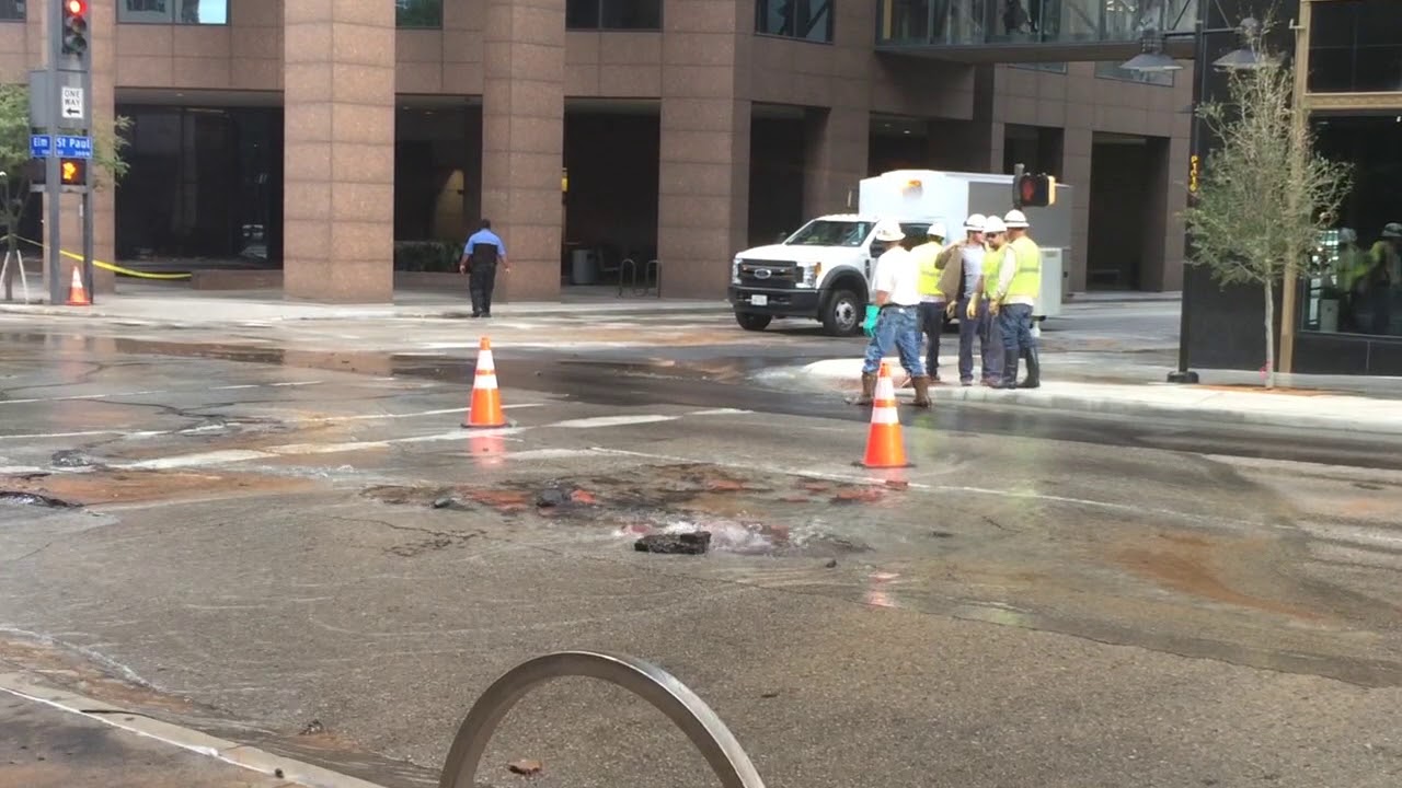 Water main break at Elm and St. Paul in Downtown Dallas - YouTube