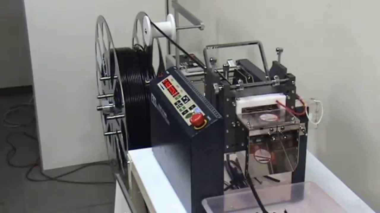 KM-3100 Tube cutting machine + RS-01 tube feeding machine - YouTube