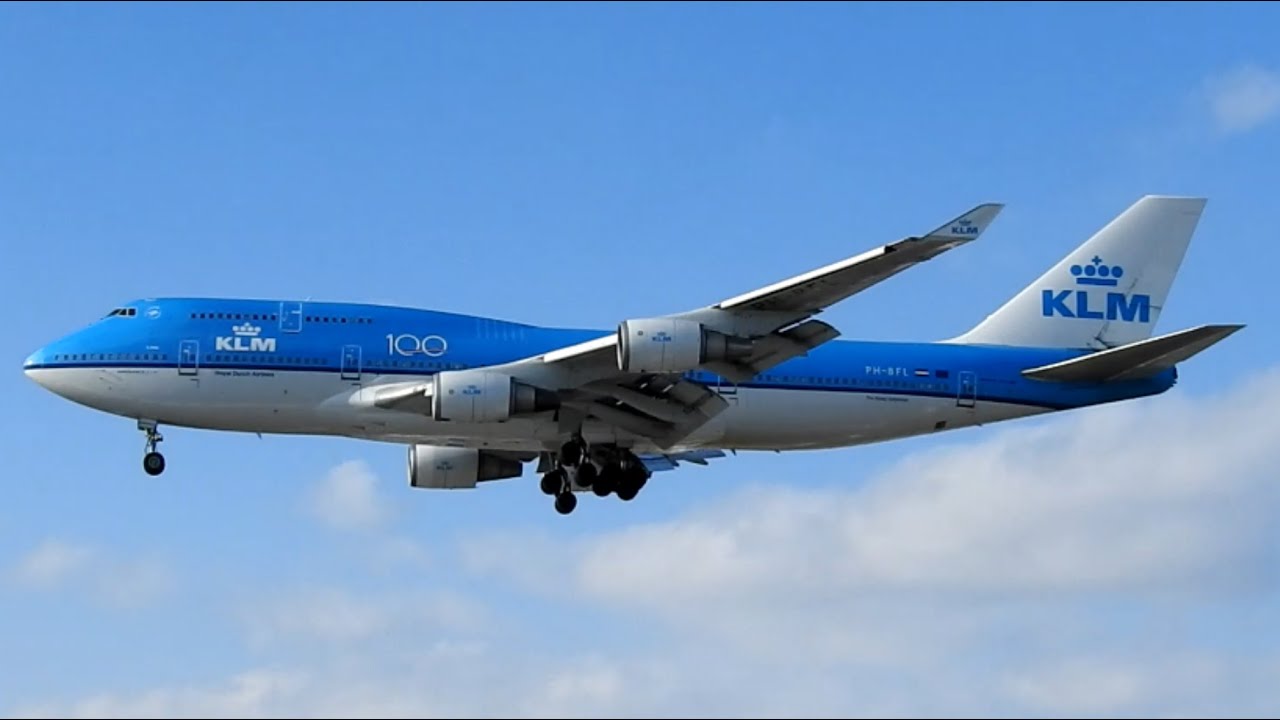 Two 747-400s arriving at Toronto Pearson (YYZ) - YouTube