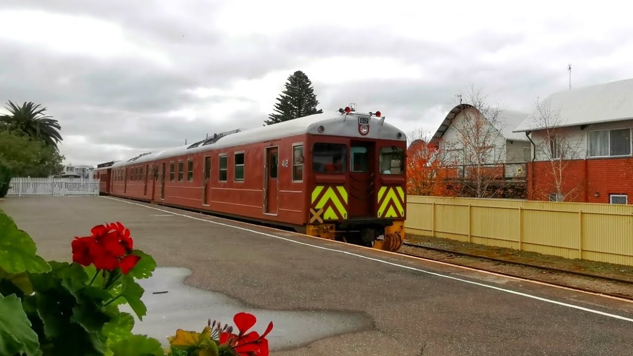 Redhen Railcar set arriving at Victor Harbor on Steamranger Heritage ...