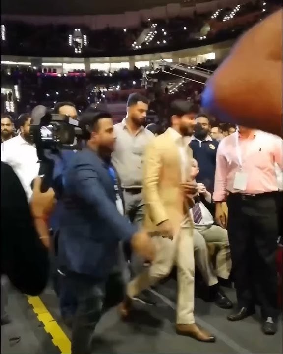 DQ Swag walk | Qatar Audience | Dulquer | JJ92 - YouTube