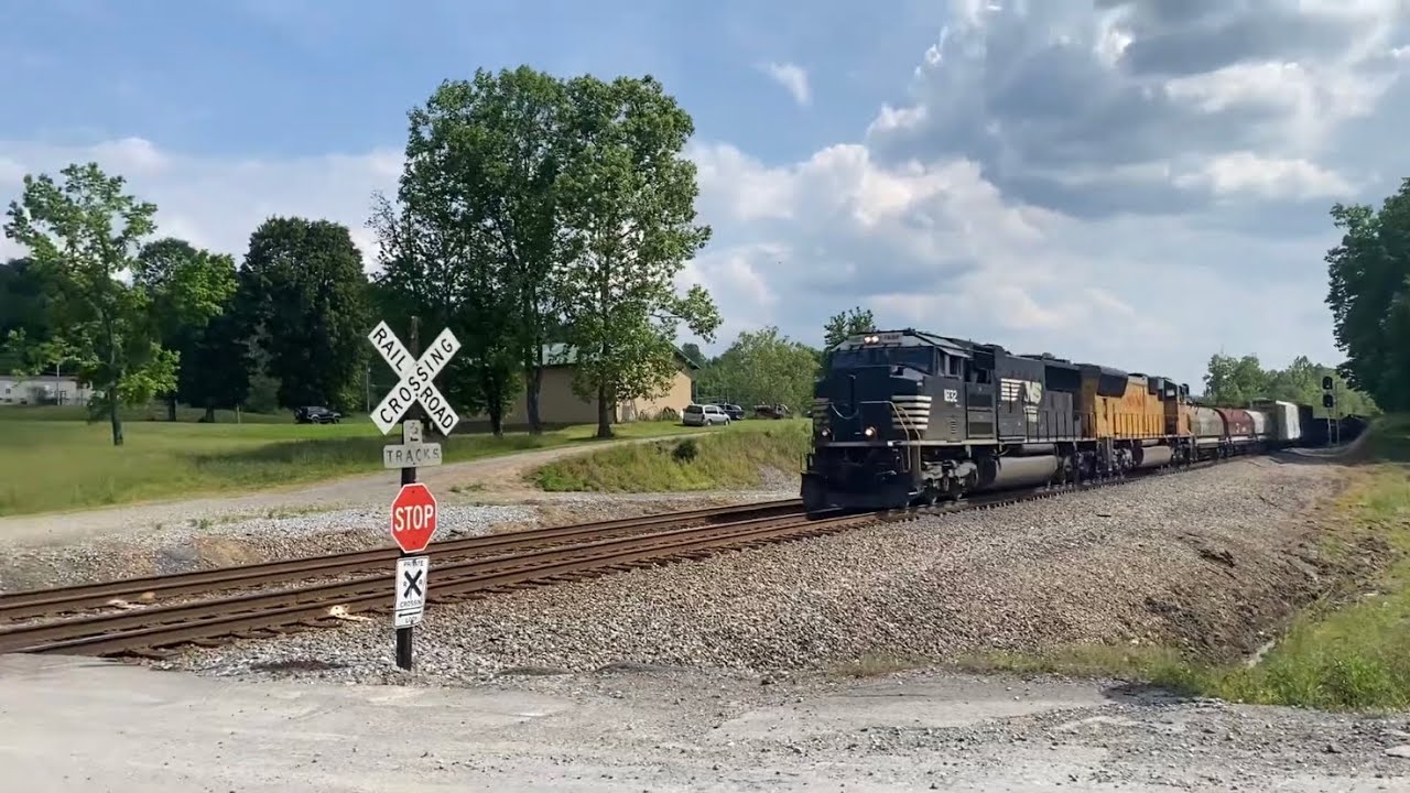 NS 1832 with an amazing K5LA NF and a UP SD70M 2nd - YouTube