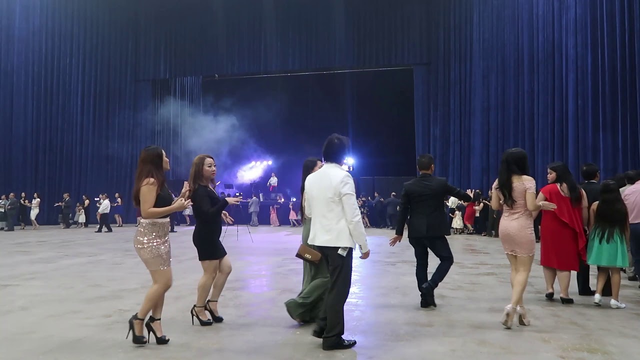 Hmong party La Crosse Hmong New Year Festival - night party dance 2 ...