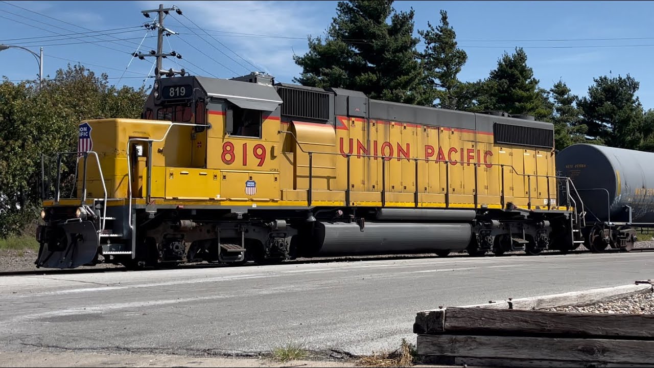 UP 819 with a very fouled K3LA - YouTube