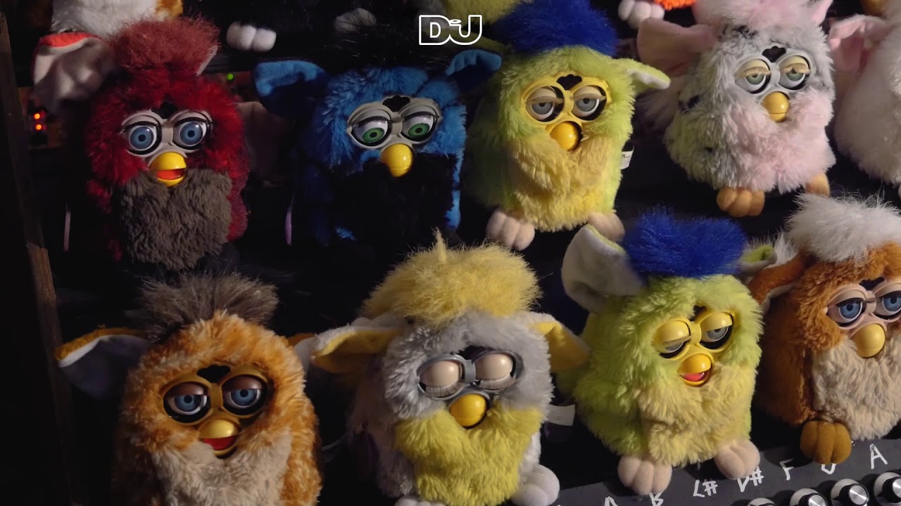 Look Mum No Computer playing dance classics on a Furby organ - YouTube