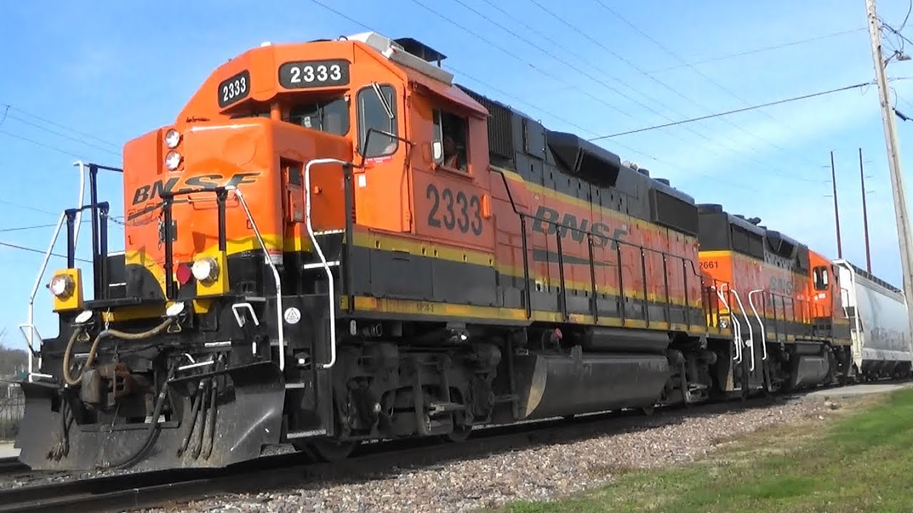 BNSF 2333 Leads a Freight, Bettendorf, IA, 4/22/20 - YouTube