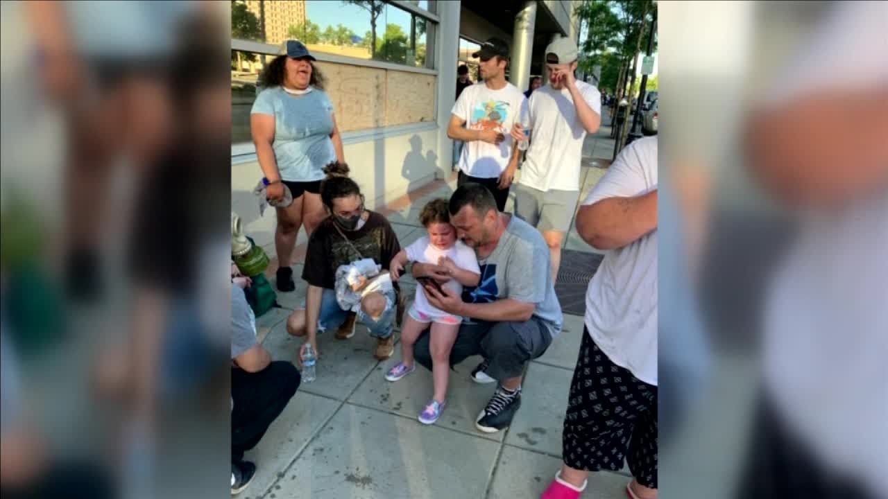 Toddler tear gassed; photo goes viral - YouTube