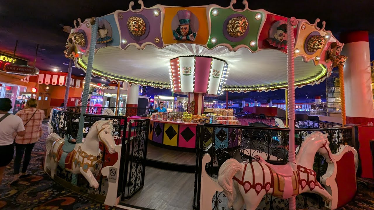 The Carousel 🎠 Bar at Circus Circus 🎪 Las Vegas Midway #circuscircus # ...