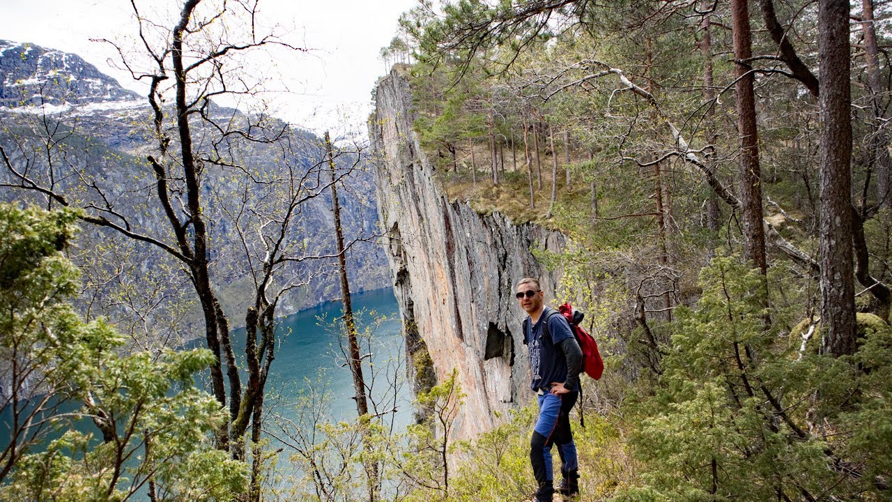 Slottet (192 moh) i Modalen #modalen #slottet #fjelltur - YouTube