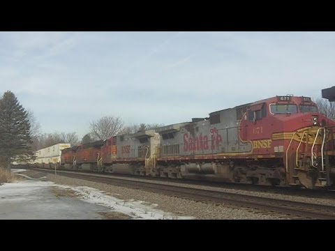 BNSF 6992 Leads Six Engine Lashup w/ Warbonnet - YouTube