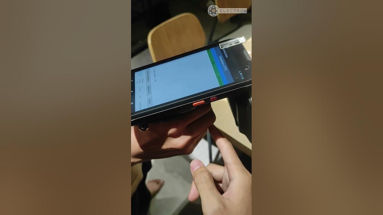 RH02 UHF RFID Android Handheld Reader Writer Long Range 4G 3G - YouTube