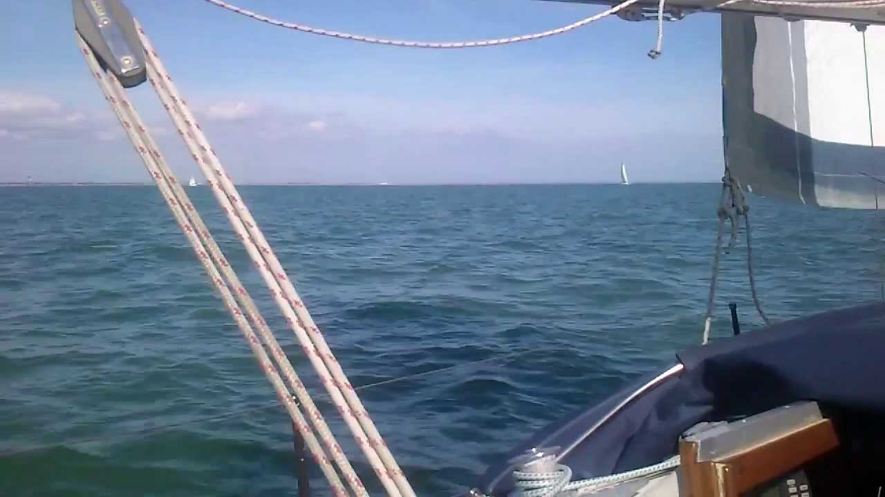 Trapper 500 sailing near IoW - YouTube