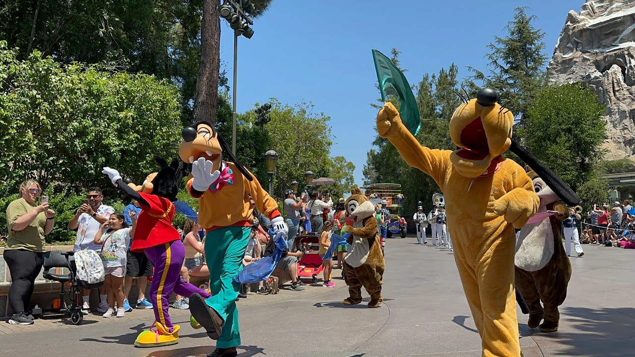 D23 Day with Disney Legends and 23 Characters! // Disneyland - YouTube