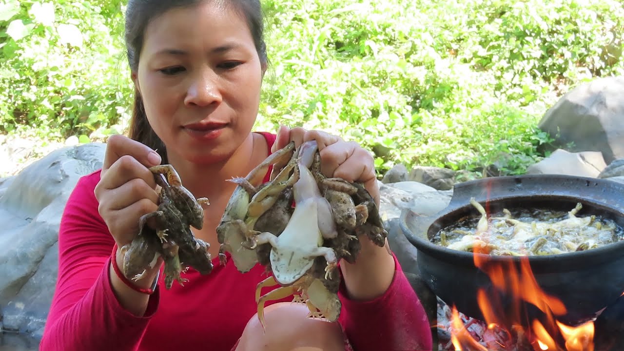 Finding & meet frogs small for lunch - Cook frog's small eat delicious ...