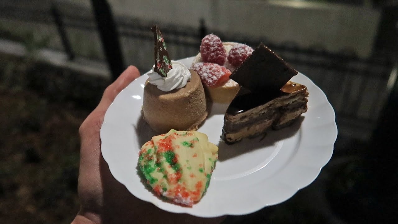 Universal Orlando's First Ever Dessert Party! | Holiday Parade ...
