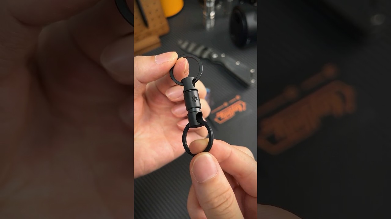 This Quick-Release Keychain Makes a Satisfying Click