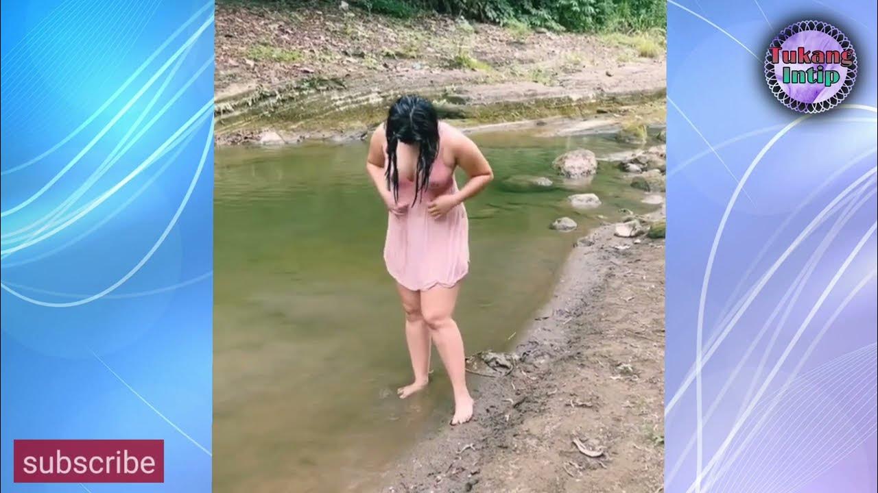 ngintip cewek semok mandi di sungai pake baju tipis semi transparan - YouTube