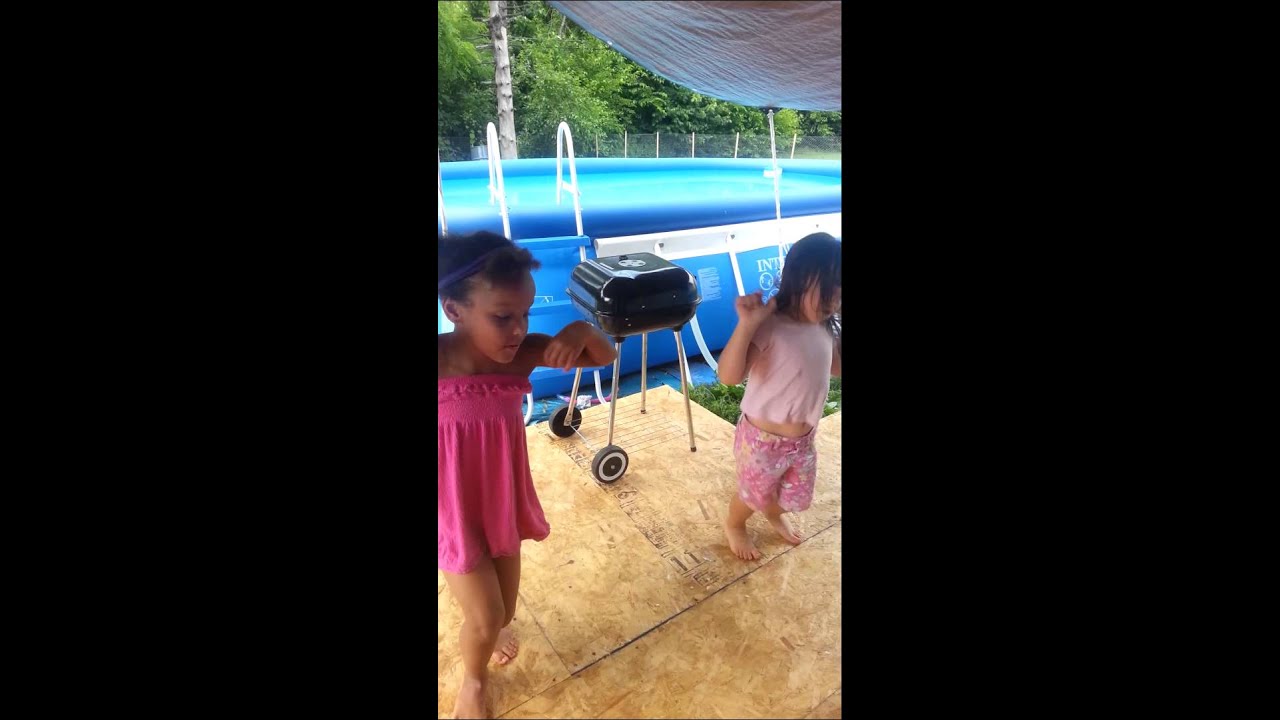 Kids singin Lazy song - YouTube