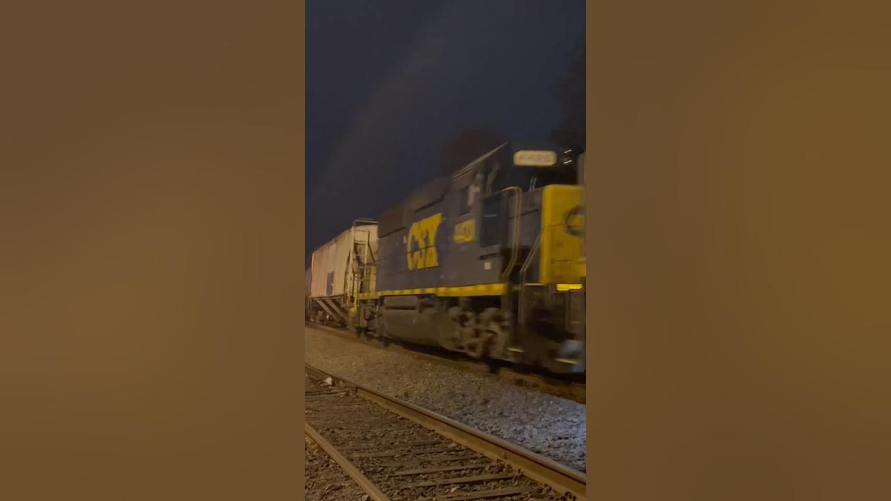 CSX 68 CW44AC leads CSX M410 with CSX 4423 GP40-2 trailing at Piscataway - YouTube