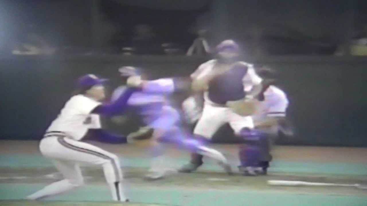 Mike Stanton Unbelievable Barehanded Catch! Seattle Mariners - YouTube