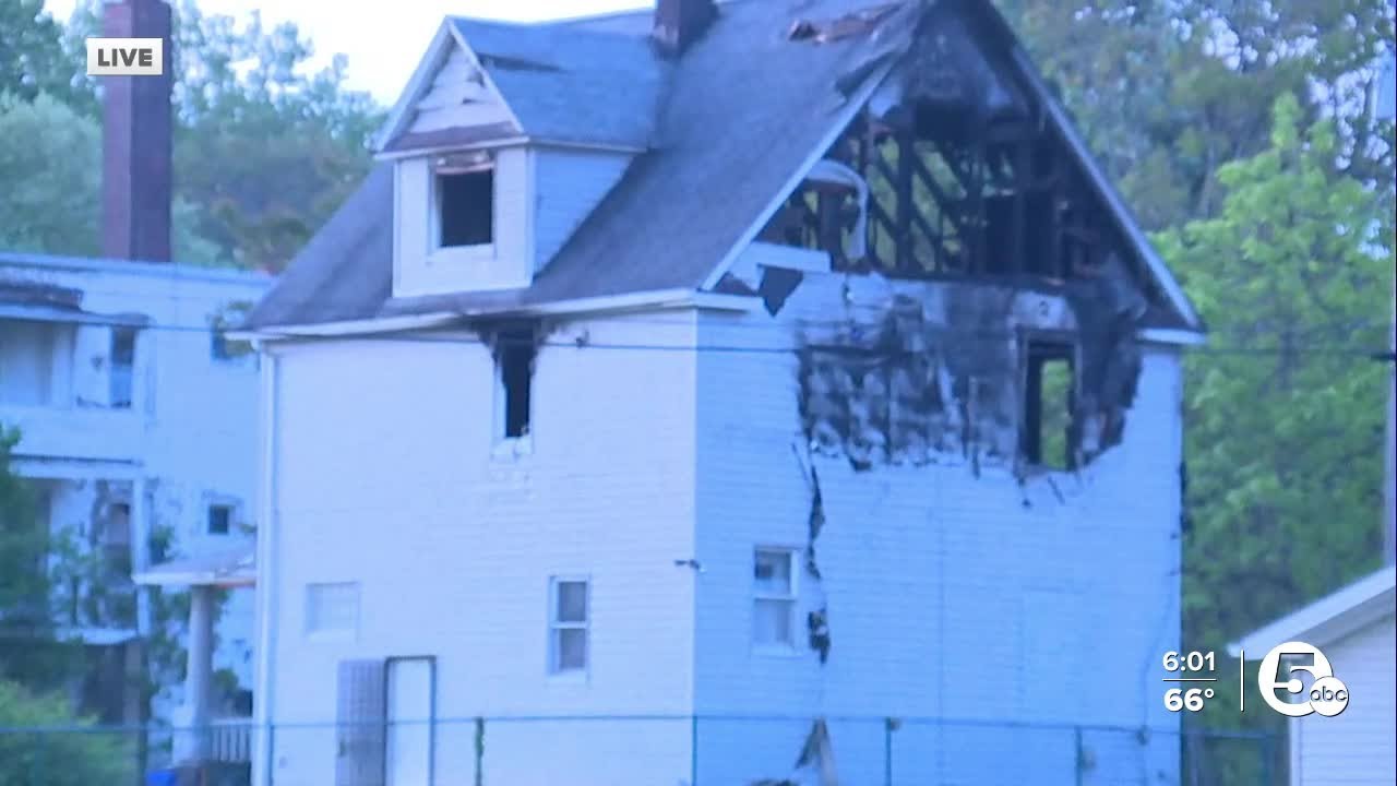 1 dead in suspicious house fire in Cleveland - YouTube