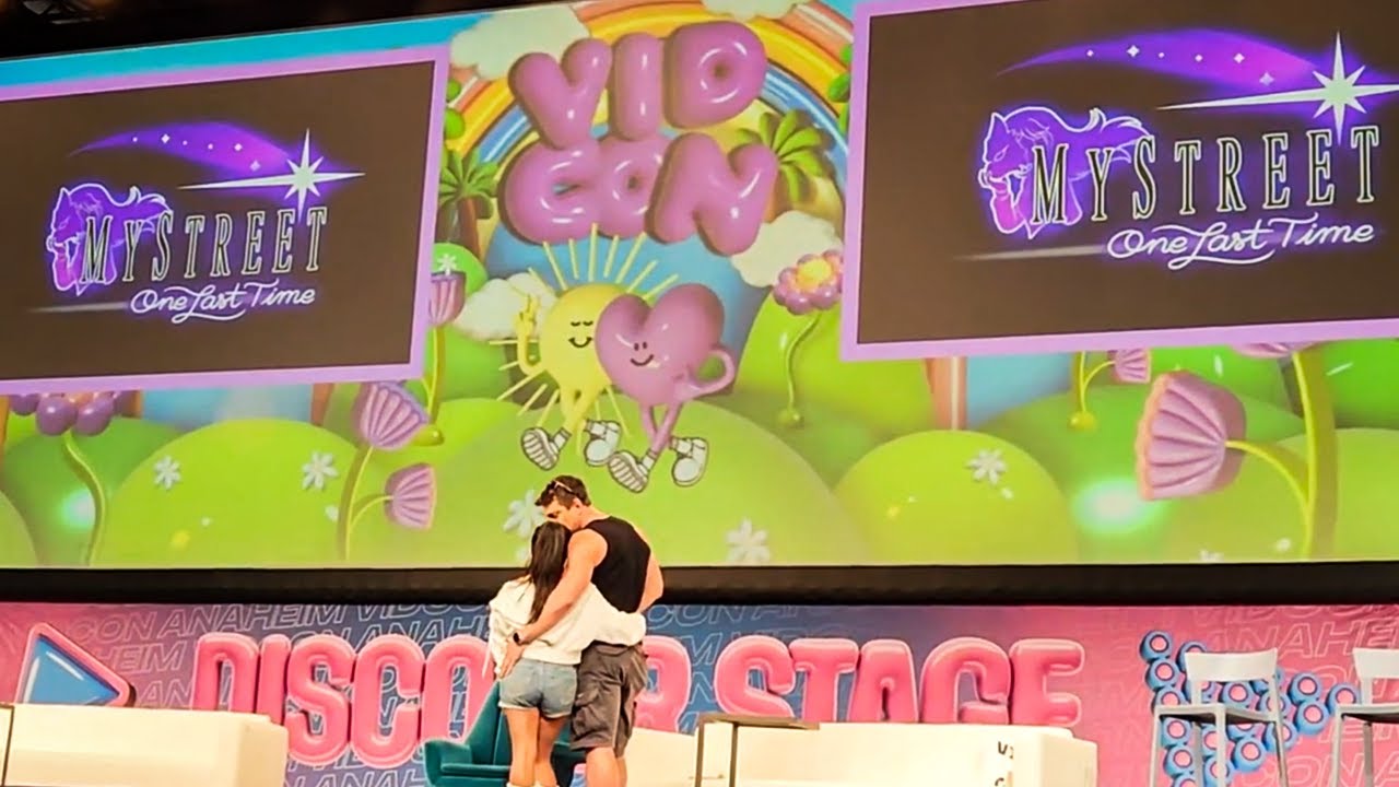 Aphmau Reveals Mystreet One Last Time At Vidcon 2024 Live Audience Reaction Youtube