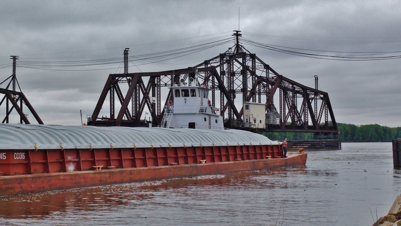Tugboat & Towboat-Barges- Railroad Bridge 5-19-2017 - YouTube
