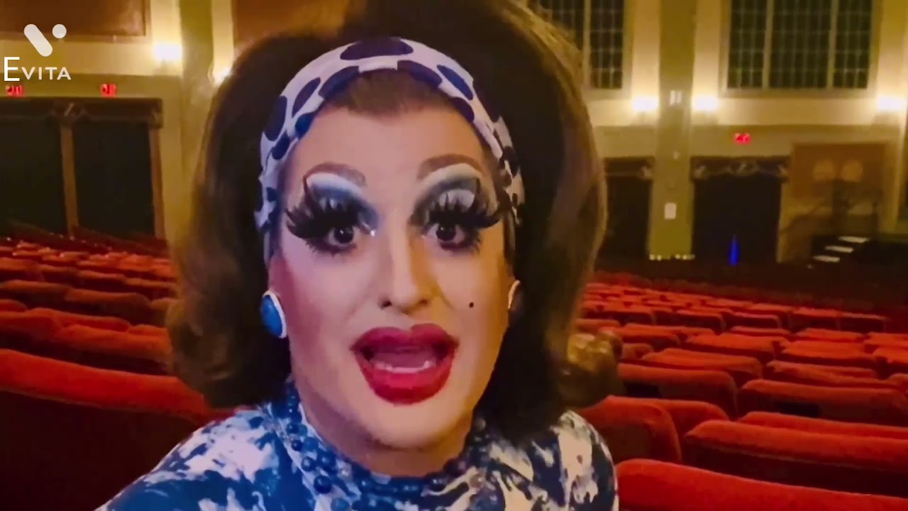 Evita Loca - Professional Christmas Lady - YouTube