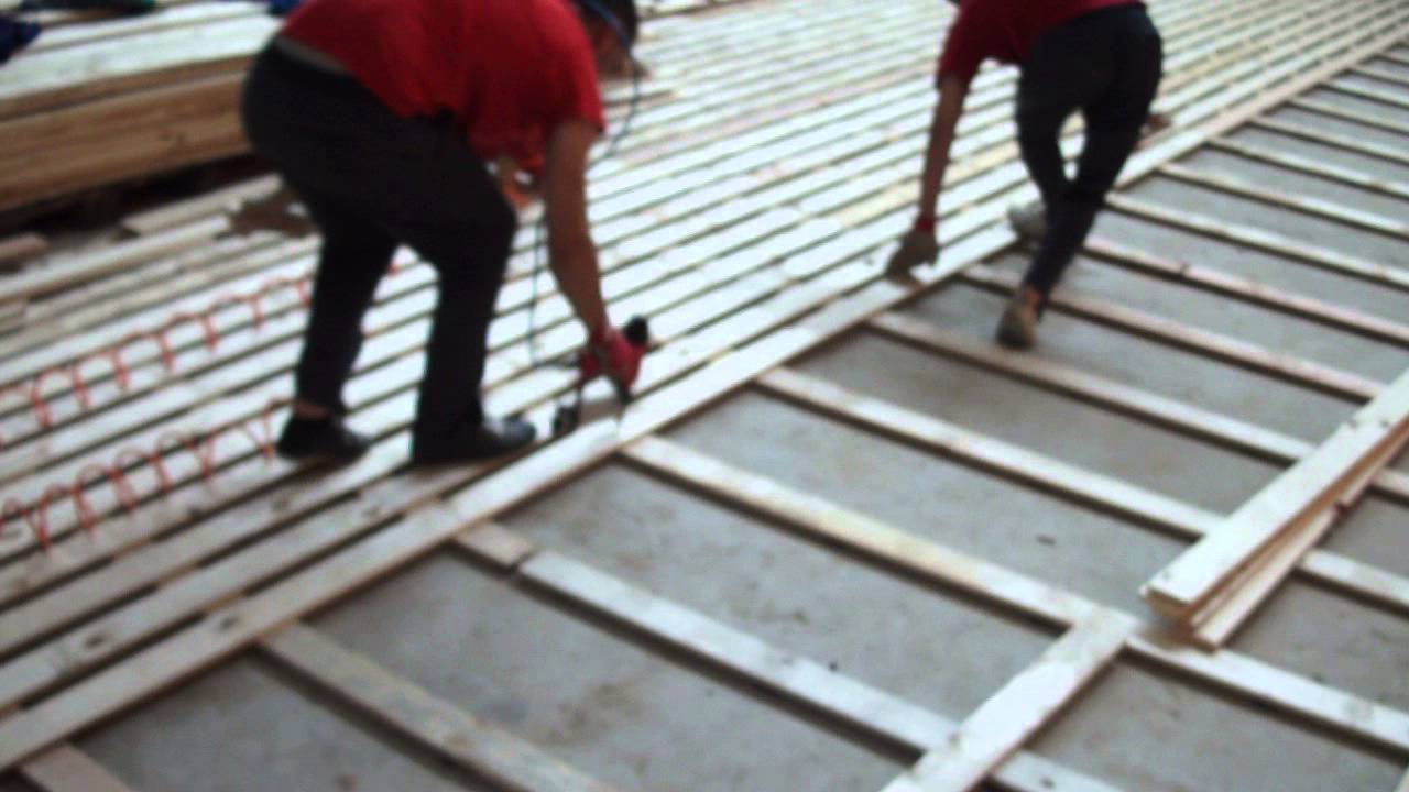 Mонтиране на скара за полагане на дървена спортна настилка Youtube
