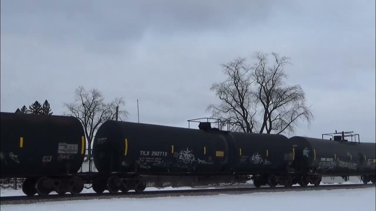 CP-247 thru Pewaukee, WI on 12-24-24 4x0x0 w/BN-5725 - BN-5138 - KCSdM-4515 - KCSdM-4514 49 mph ...