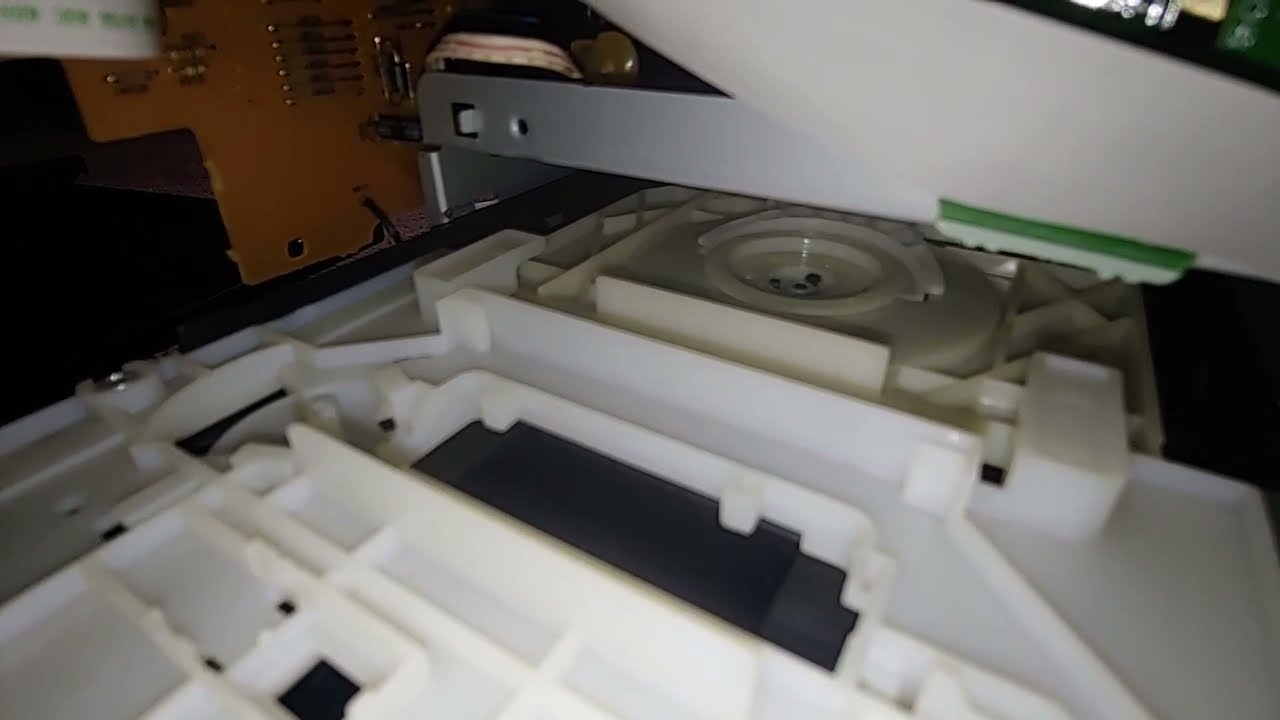 Sony mhc-ec55 CD mech inner workings - YouTube