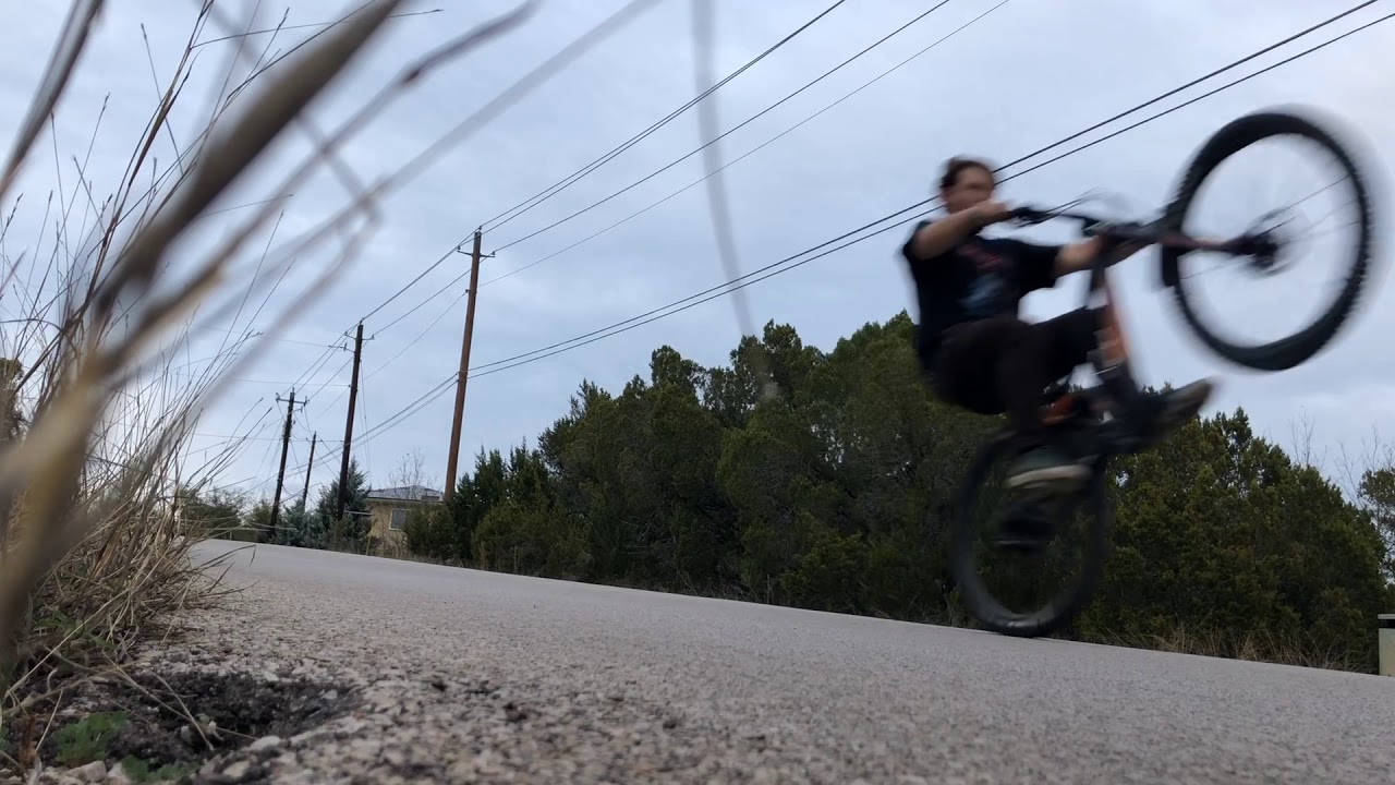 Building a mtb jump line in 10 Minutes - YouTube