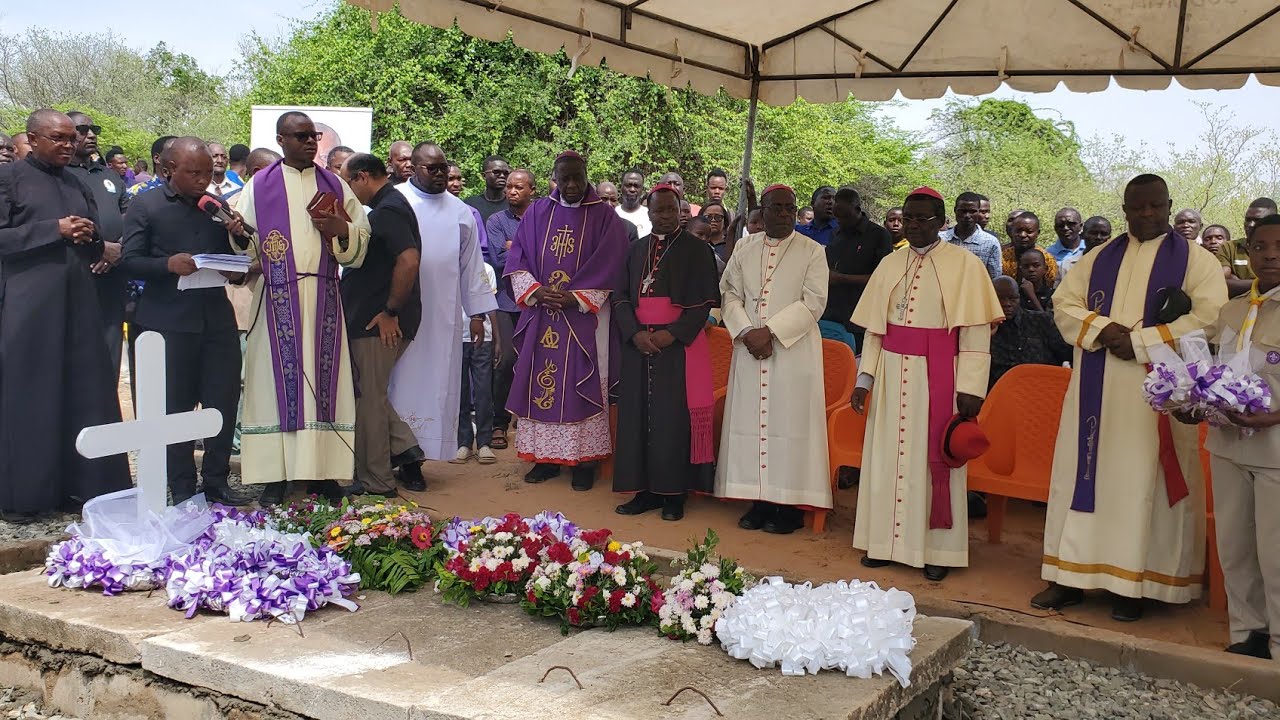 #BIHAWANA - MAREHEMU PADRE MICHAEL GAULA ASINDIKIZWA NA UMATI WA WATU ...