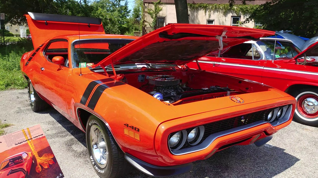 1971 TOR RED PLYMOUTH ROAD RUNNER LOOKS ORANGE - YouTube