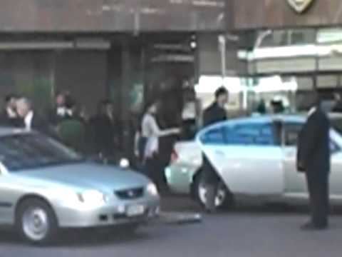 Hillary Clinton returns back to limo.MOV - YouTube