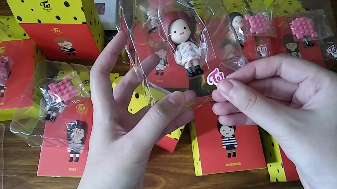 Unboxing Twiceland merchandise ALL Twice figurines - YouTube