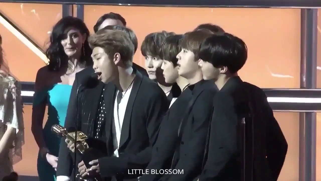 The Audience's Reaction When ARMYs Screaming - BTS BBMA 2017 (HD) - YouTube