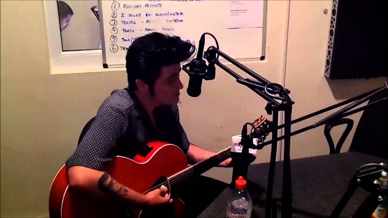 Sam Brunt LIVE on Diverse FM - YouTube